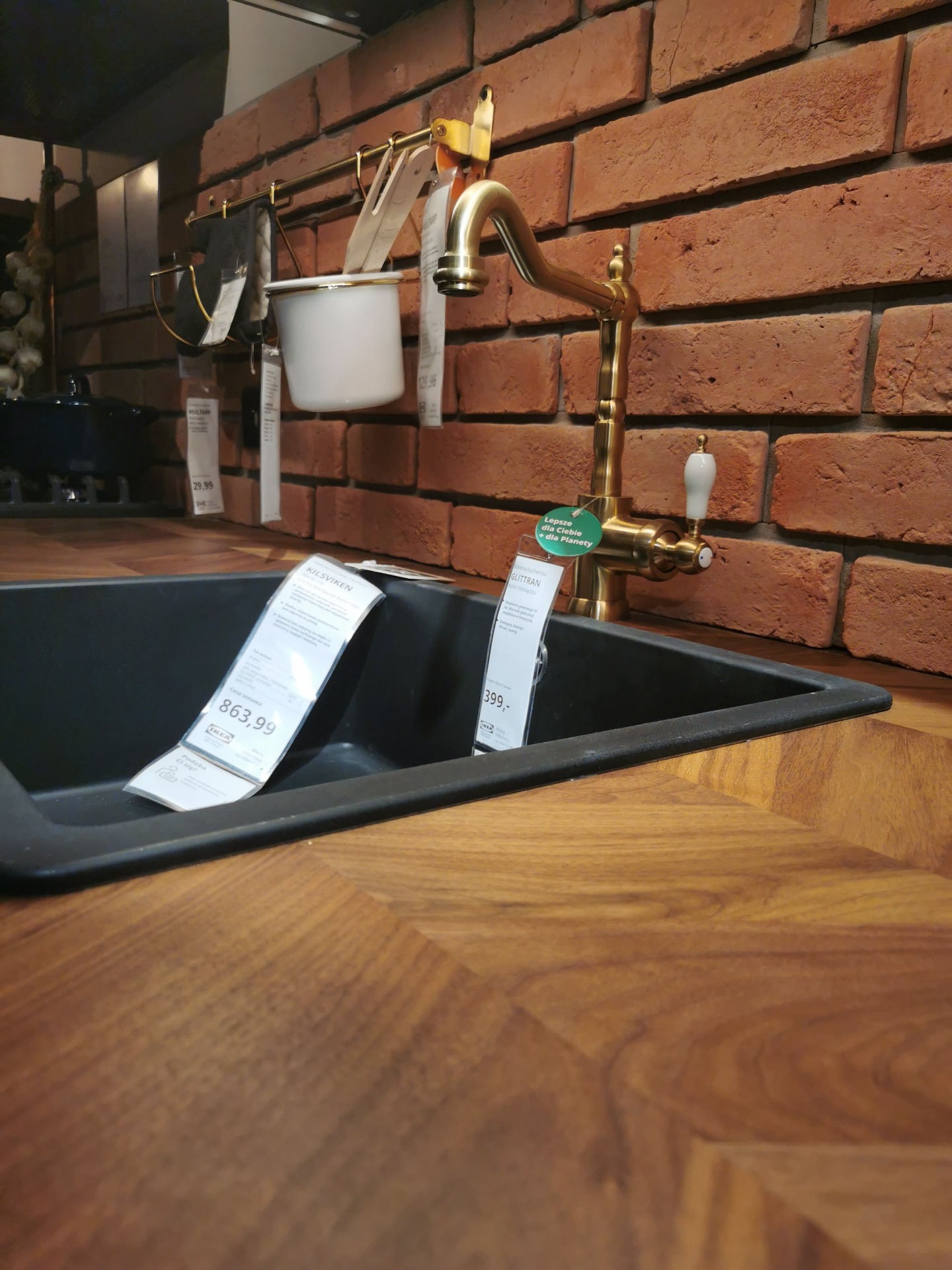 Add a touch of elegance with the GLITTRAN faucet from IKEA